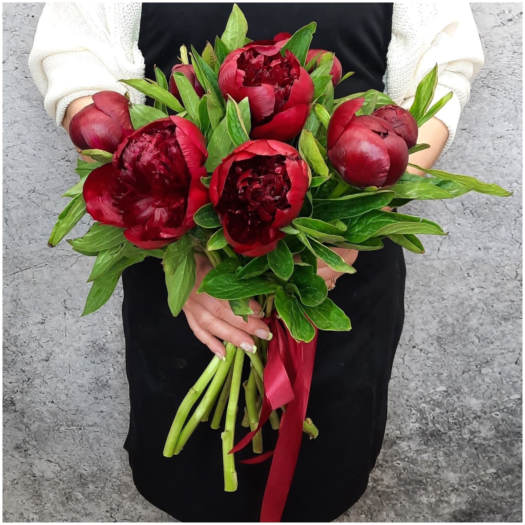 Миллион букетов Букет из 11 бордовых пионов