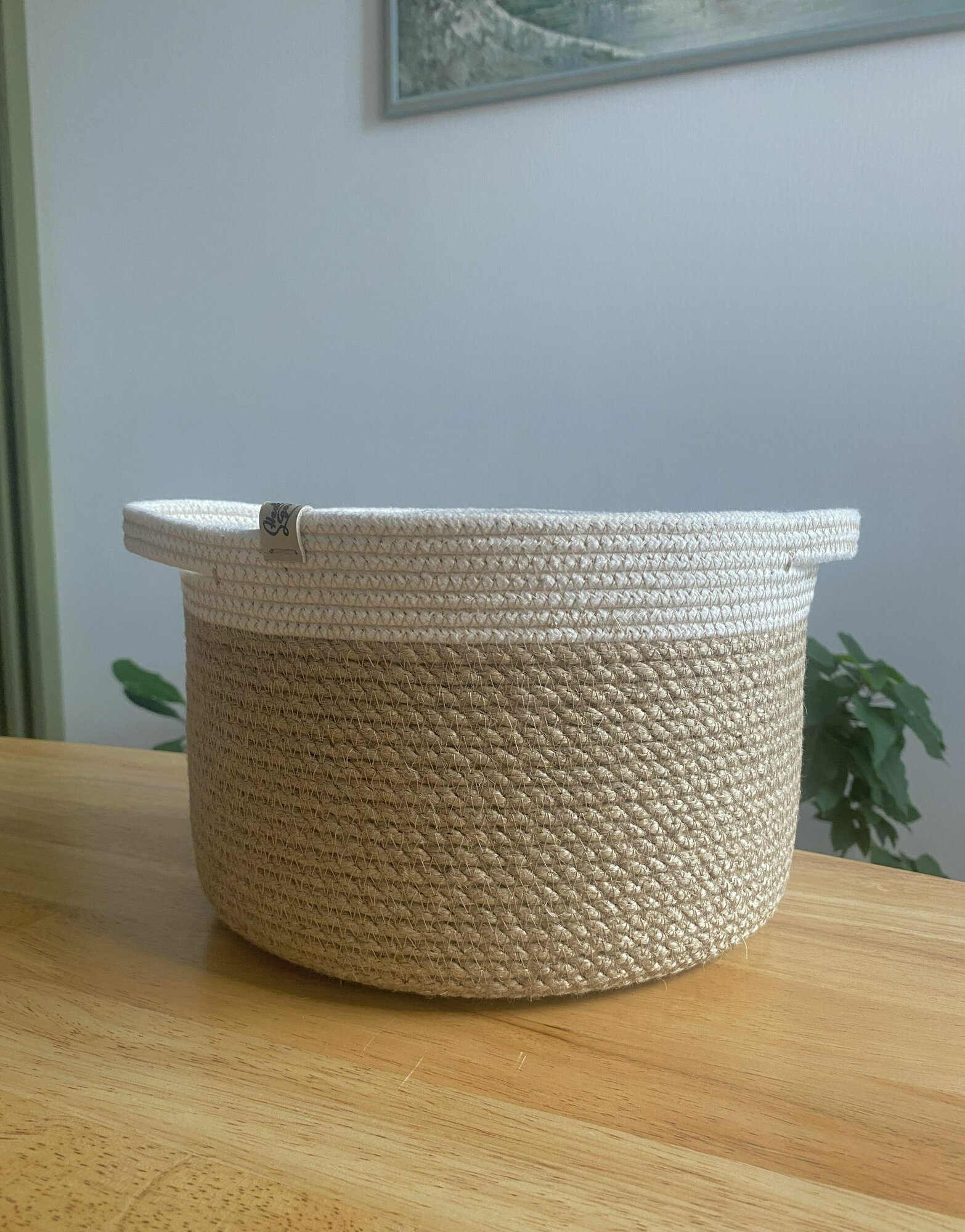 Подарочная декоративная корзина плетеная из джута ручной работы круглая, с ручками , корзина для игрушек, кашпо из джута 25/25/16