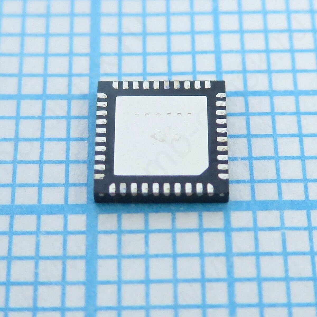 MAX14885EE 14885EE - Low-Capacitance VGA 2:2 Dual-Graphics Crossover Switch — фото 1