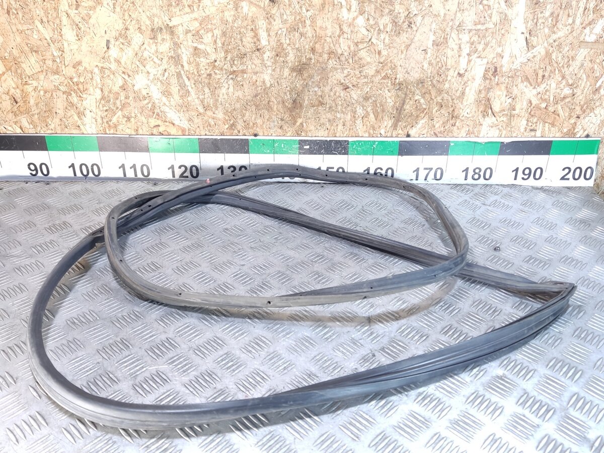 Уплотнитель двери передней правой MAZDA 6 GG GJ6A58760D