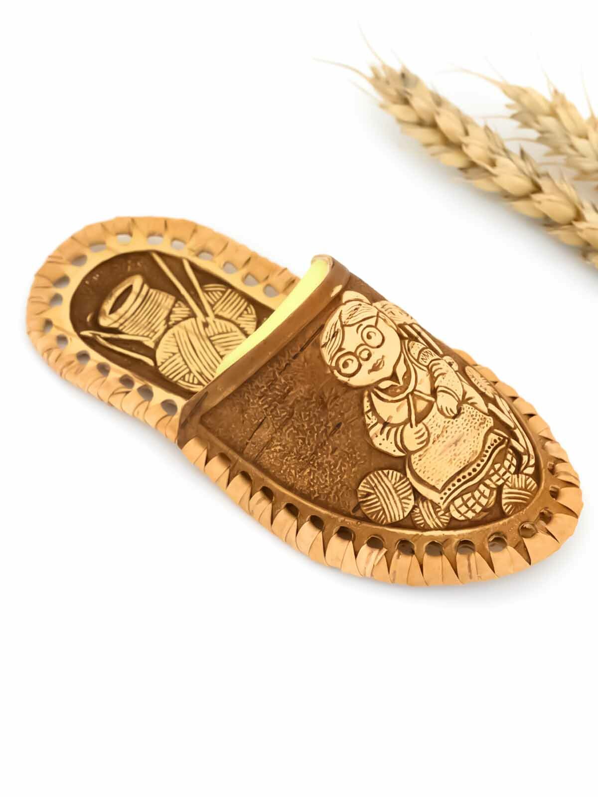 Игольница - Бабушка (Тапочек), береста, 14,5х6,5х4,5 см