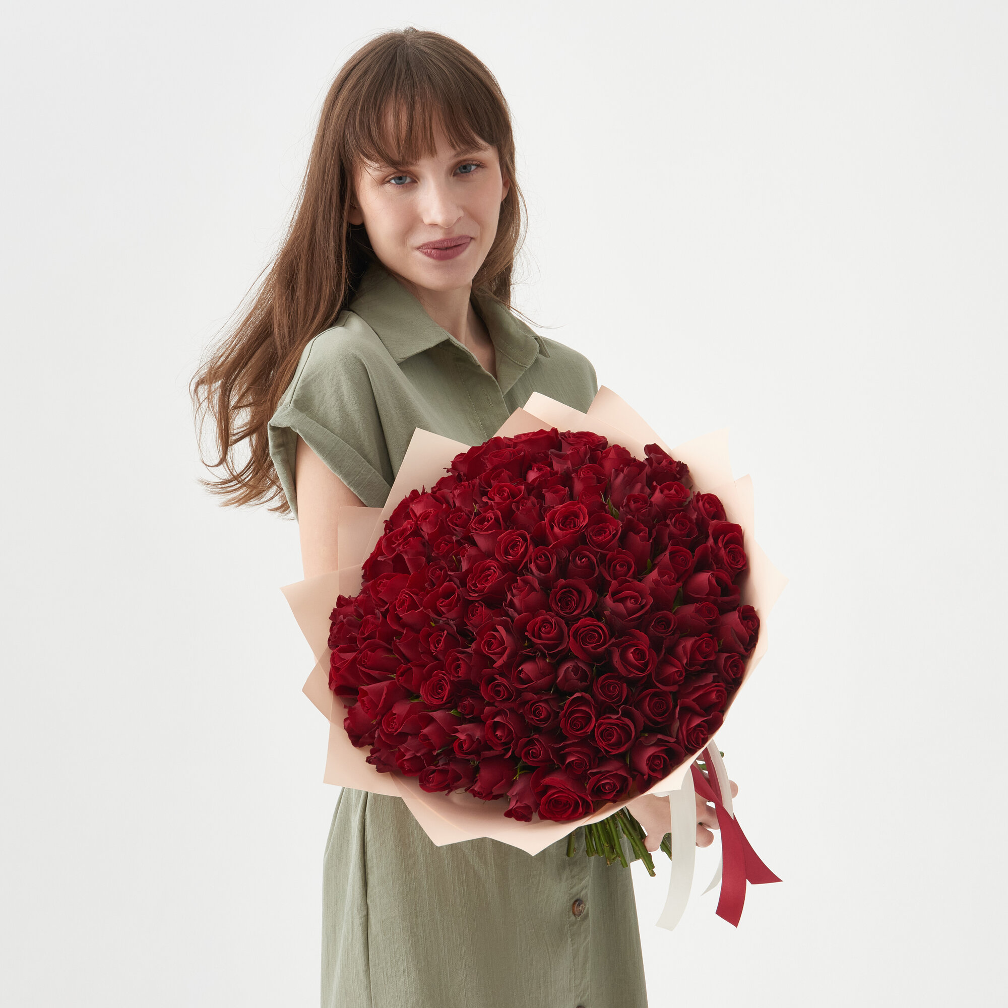 101 красная роза 40 см в дизайнерской упаковке, розы с доставкой