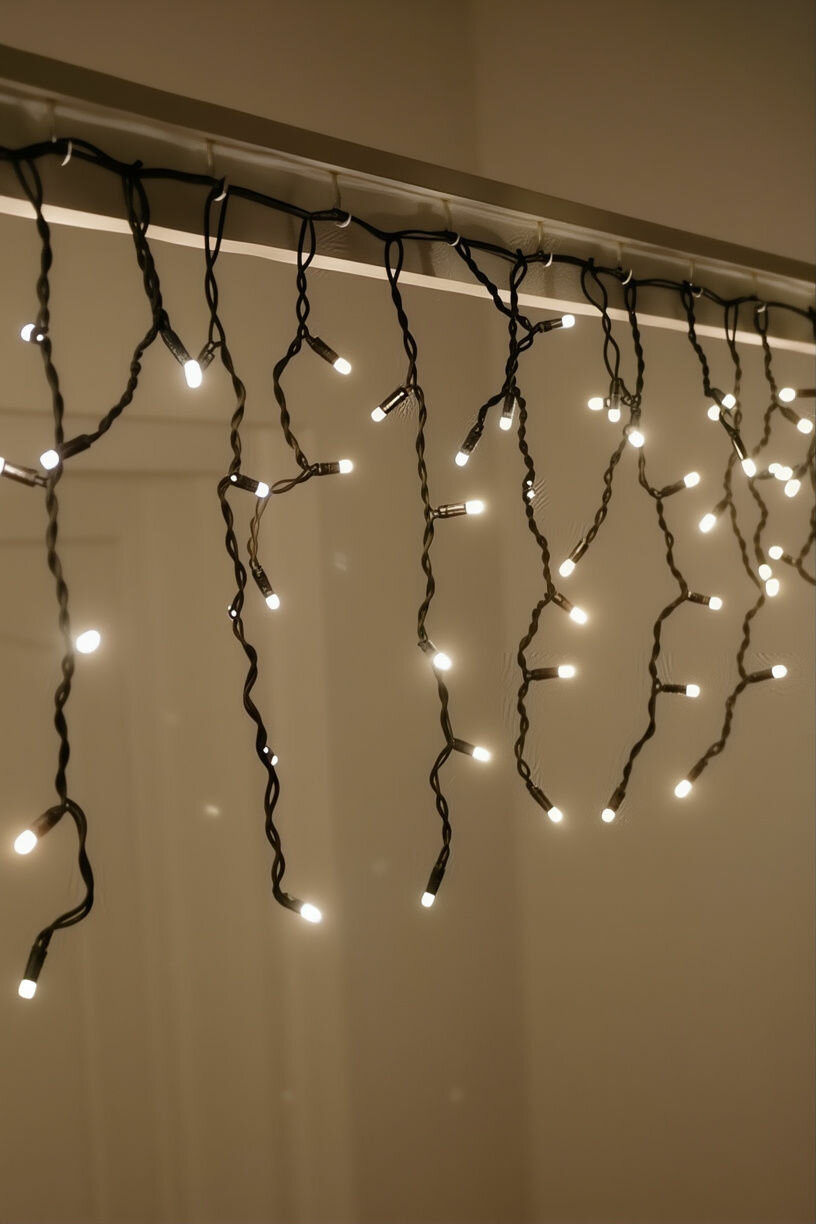 Светодиодная гирлянда Бахрома Profi Rubber 3.1*0.5 м, 120 теплых белых LED ламп, черный каучук+ПВХ, соединяемая, IP65, Winter Deco 4080170