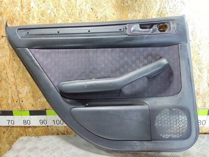 Обшивка двери задней левой AUDI A6 C5 4B0867305