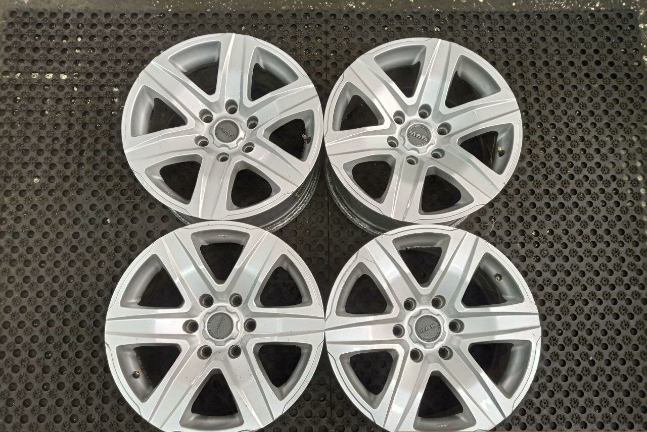 Колесные диски MAK 18x8.5 PCD 6x139.7 D106.1 ET30 Серебристый (Реплика)