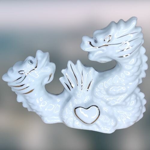 Статуэтка фарфоровая Драконы с сердцем фэн-шуй белые, 9 см, фигурка интерьерная из керамики