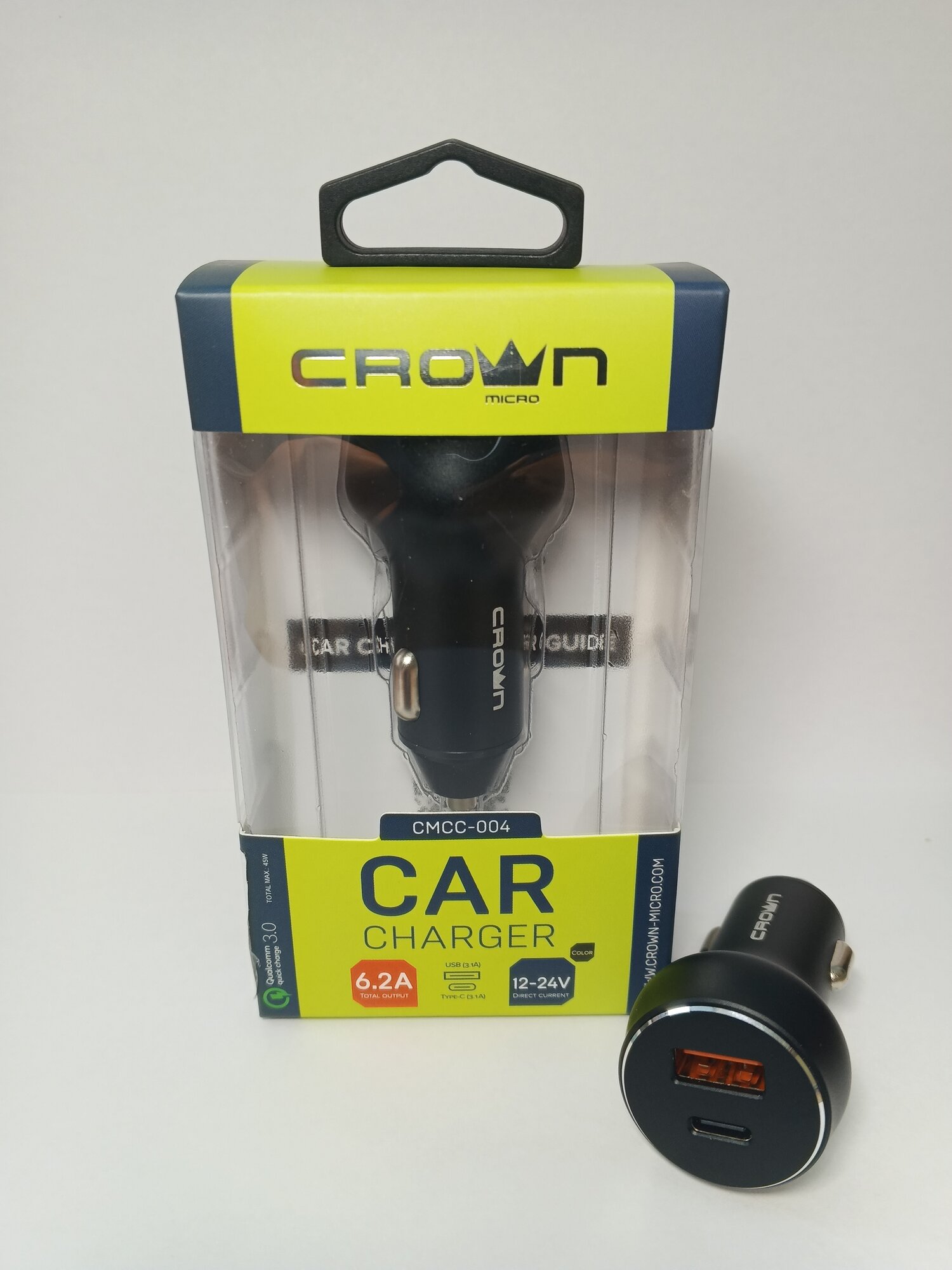 Зарядка в прикуриватель Crown CMCC-004, 2 USB ( один Type-C), 5В/3,1А, 9В/3А, 12В/2,2А, чёрный, алюминиевый корпус.