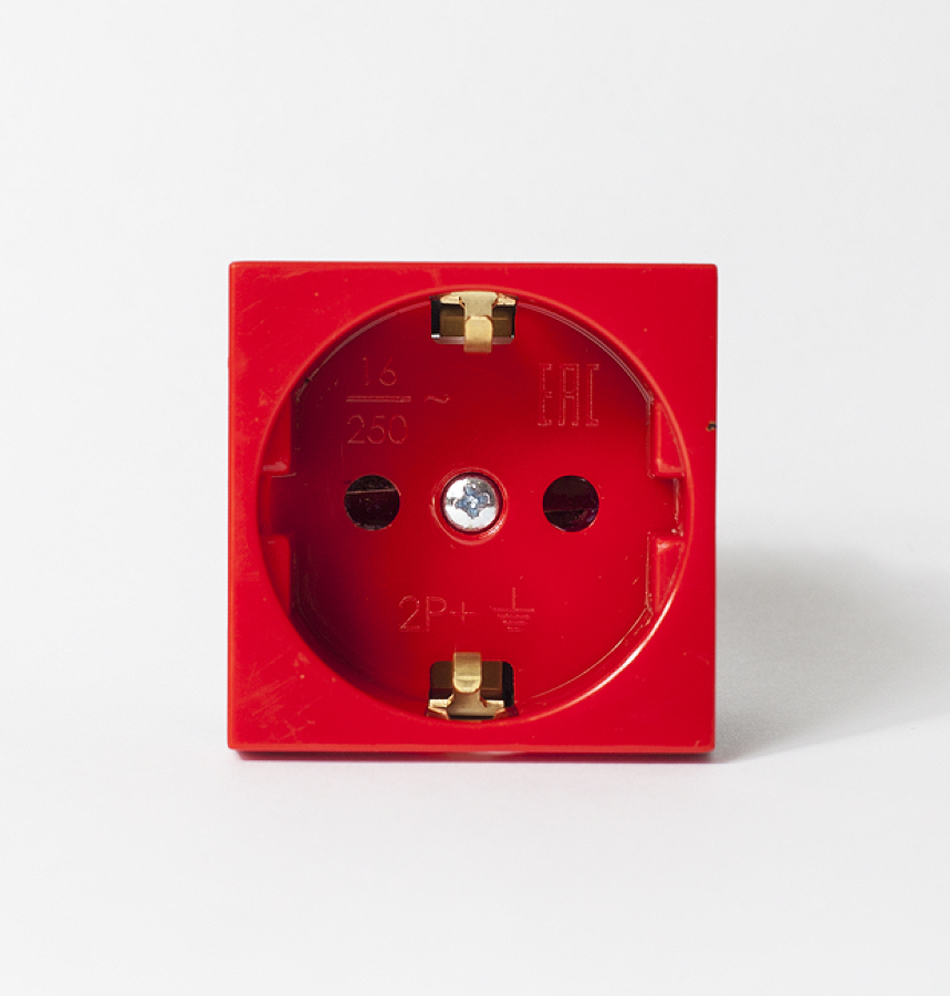 Розетка силовая штепсельная SPL / СПЛ 2К+З, 16А 250В, красная, с заземлением и защитными шторками, 200018