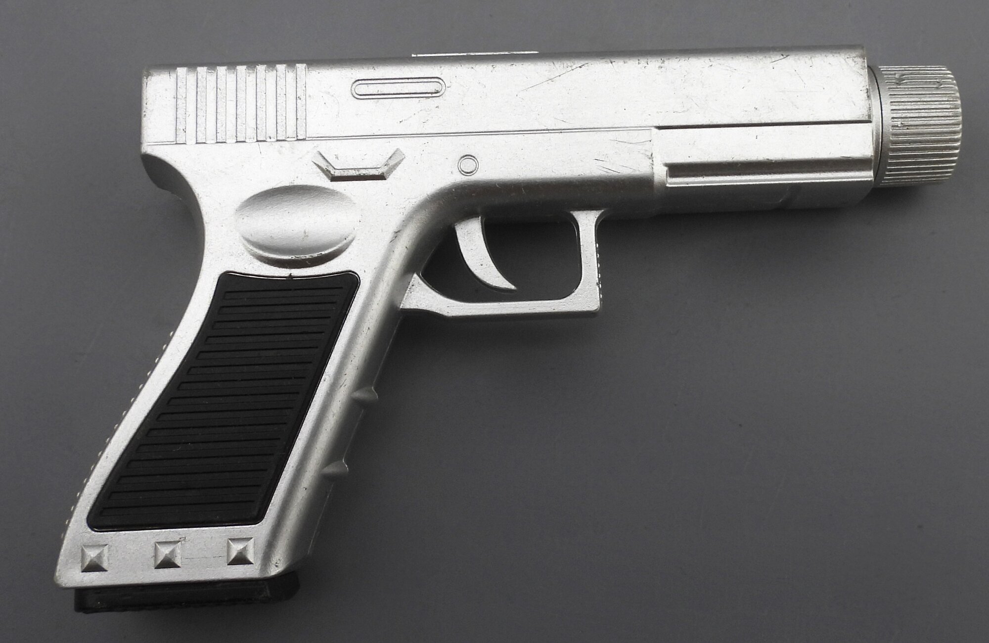 Пистолет игрушечный из пластика