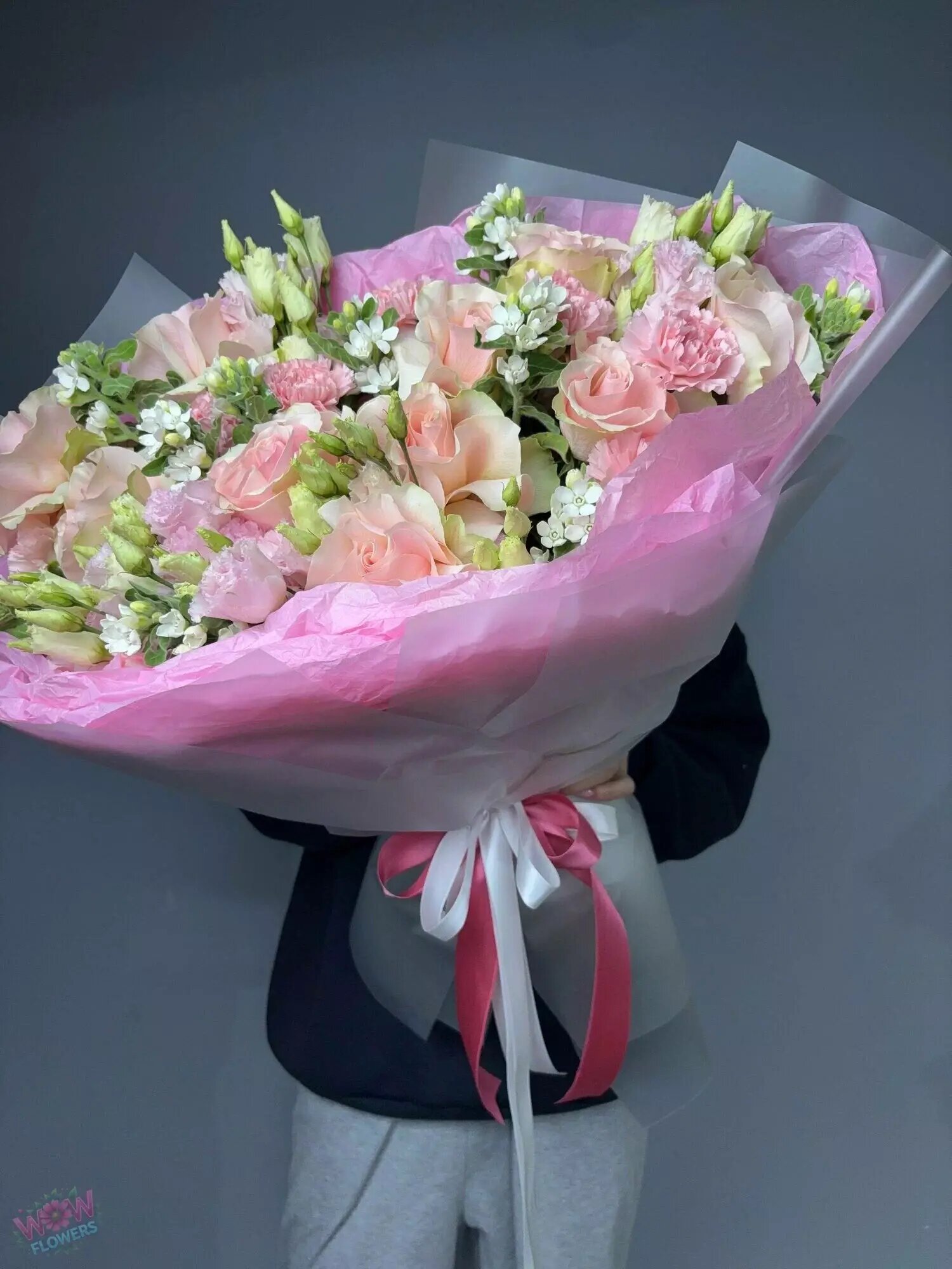 Розовая Симфония: нежный авторский букет из роз, эустом и гвоздик – купить с доставко