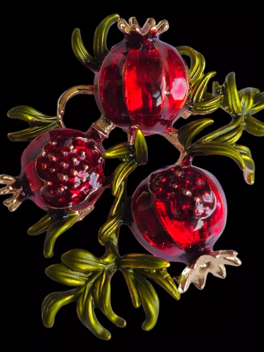 Брошь, стразы