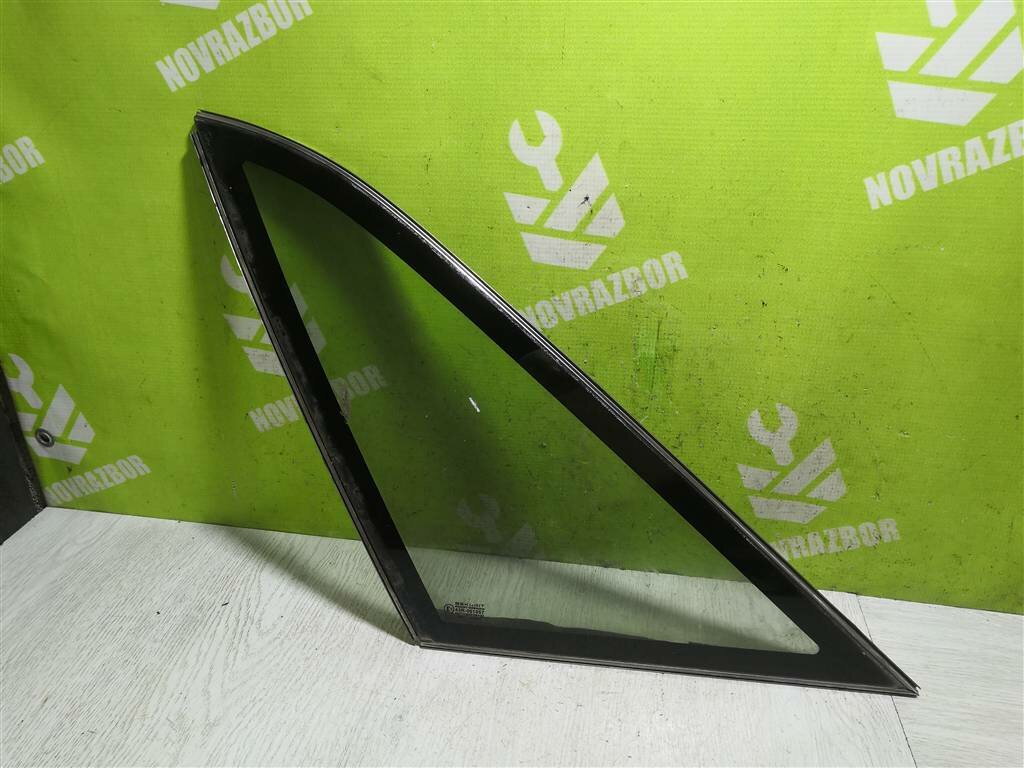 Стекло кузовное глухое левое Audi 80 90 B3 86-91