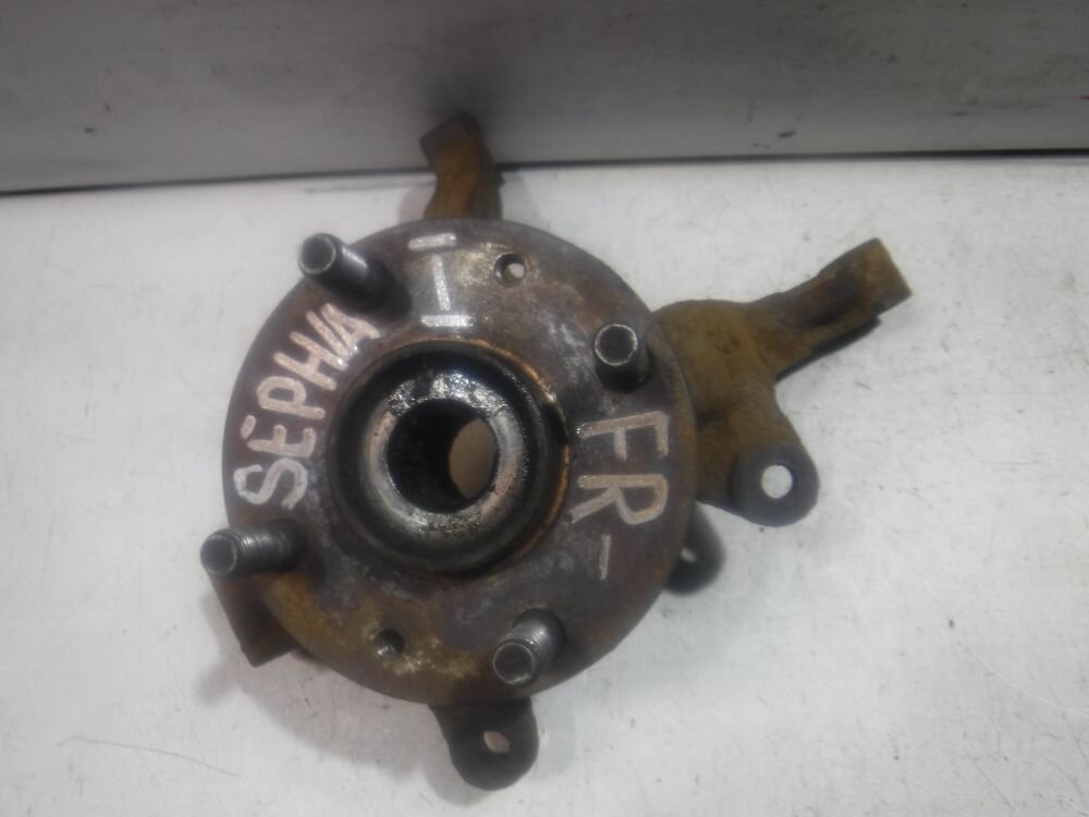 Кулак передний правый Kia Sephia I 0K20133021C