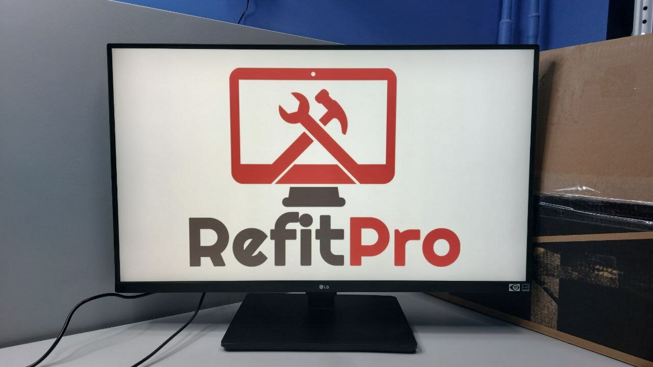 Монитор LG 31.5" 32BN67U-B IPS 4K черный. мелкая царапина на экране