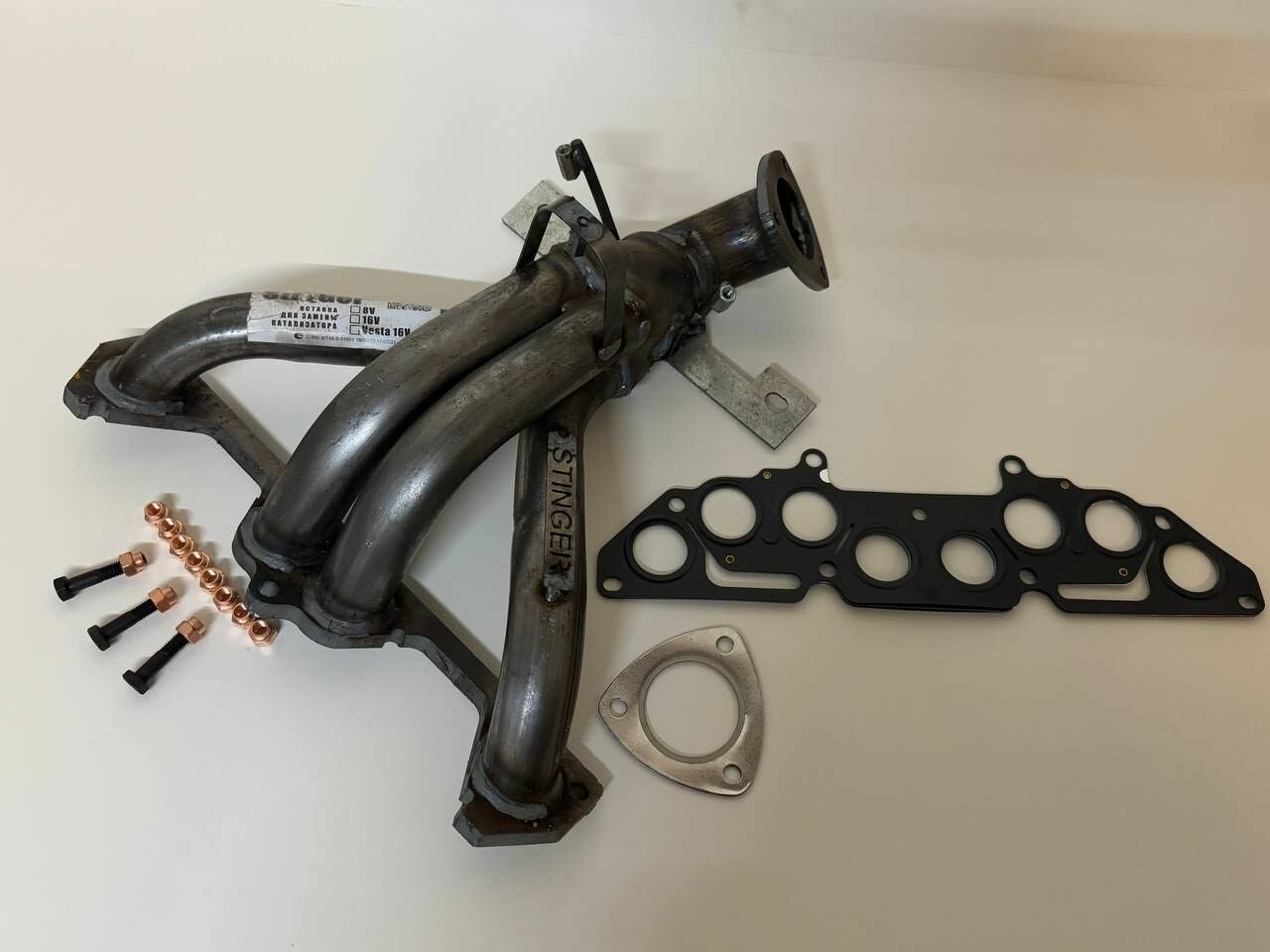 Выпускной коллектор FERRAT 4-1 для автомобилей LARGUS/XRAY 8V( комплект с прокладками, гайками и болтами)