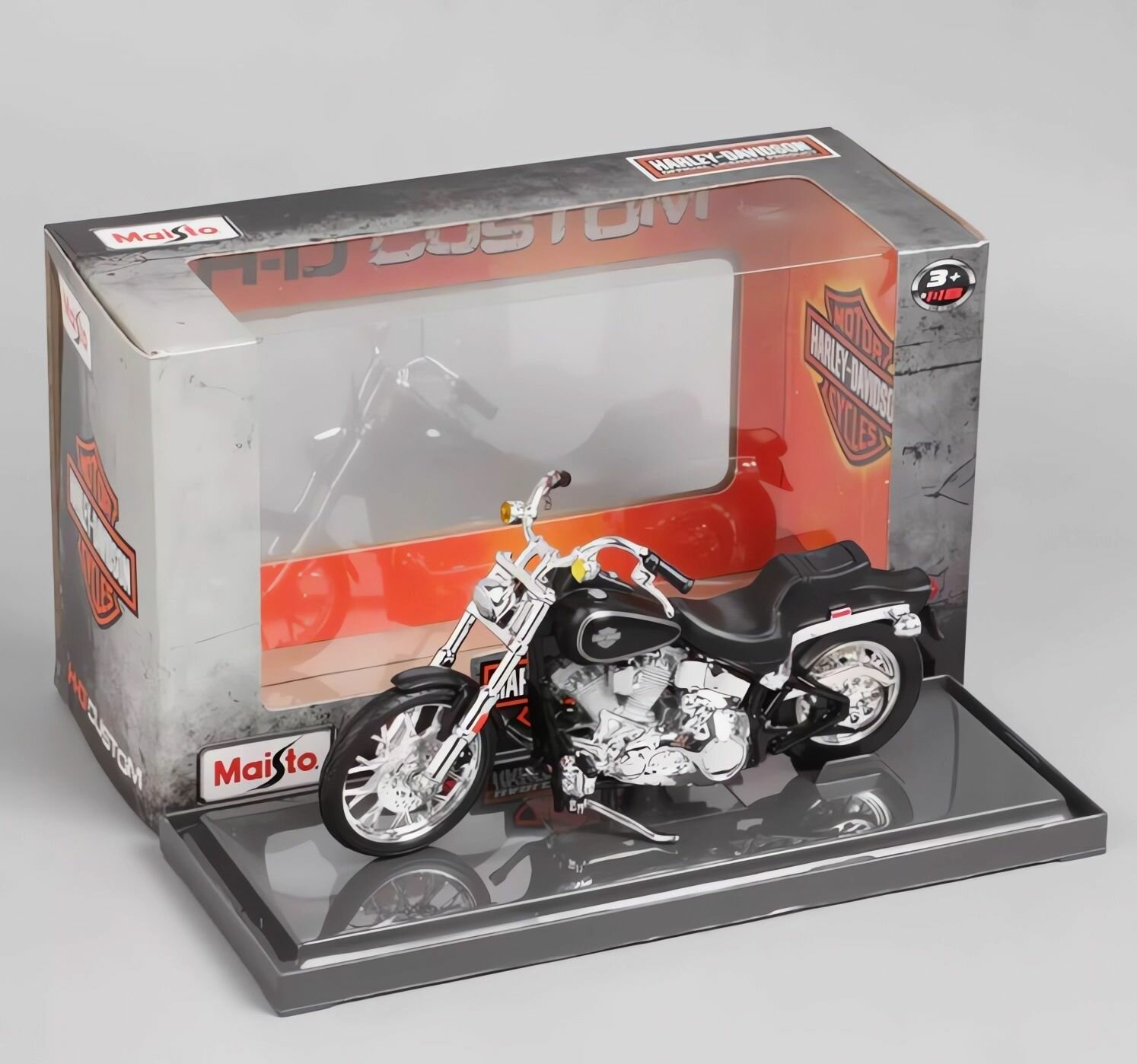 Коллекционная модель мотоцикла "Maisto". 1984 FXST Softail/Harley-Davidson. (Масштаб 1:18)