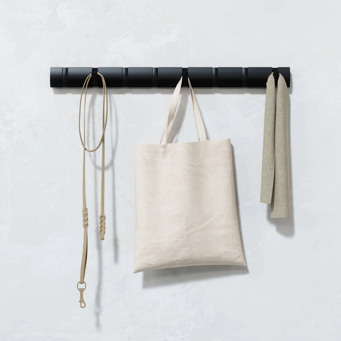 Откидная настенная вешалка Umbra Flip 8 крючков, черная