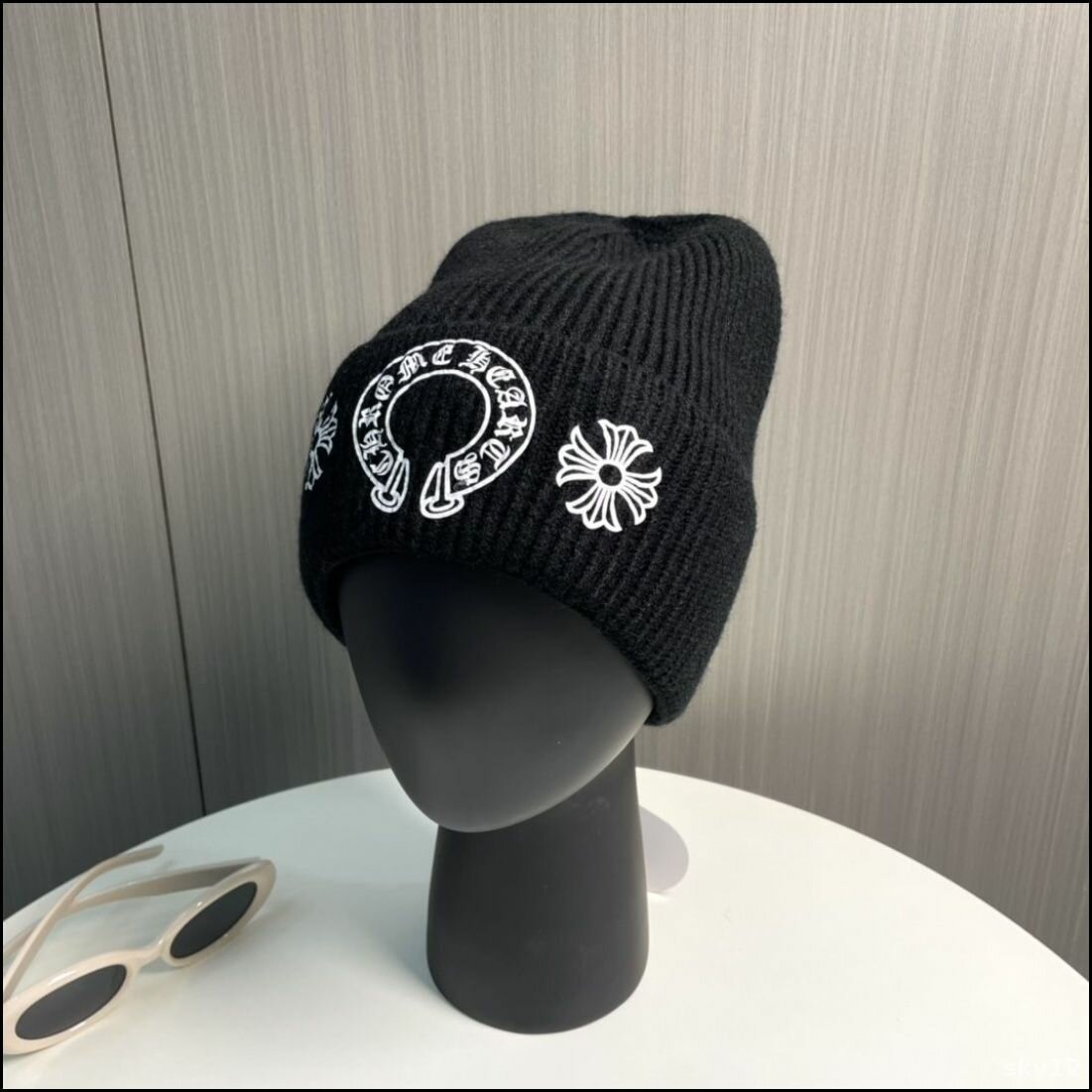 Эксклюзивный убор Chrome Hearts