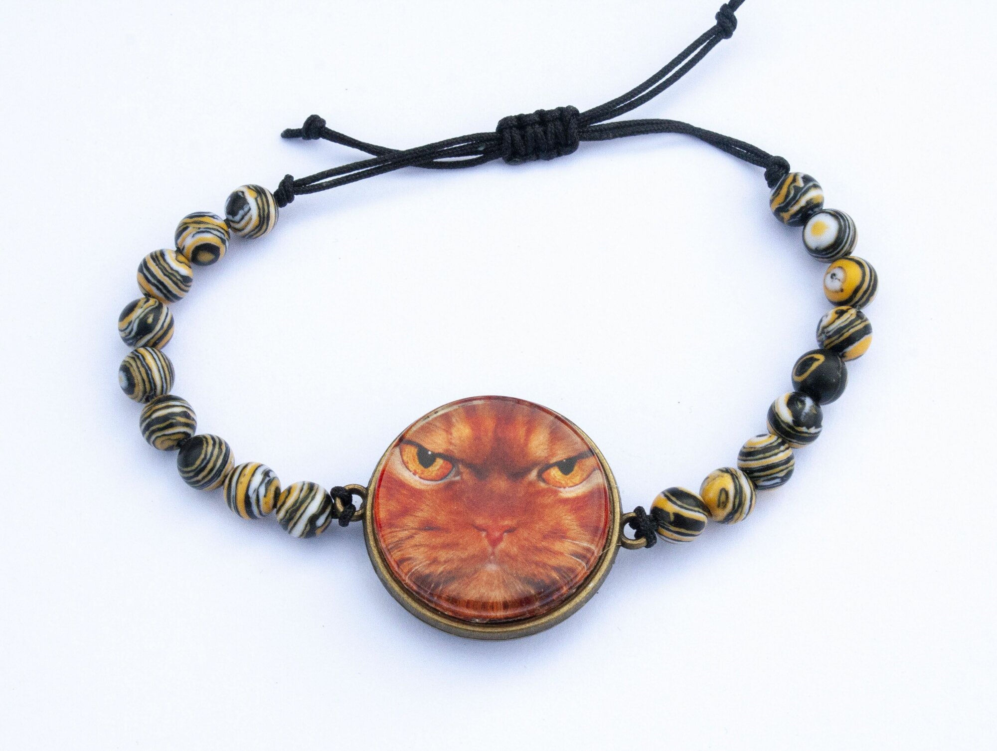 Плетеный браслет