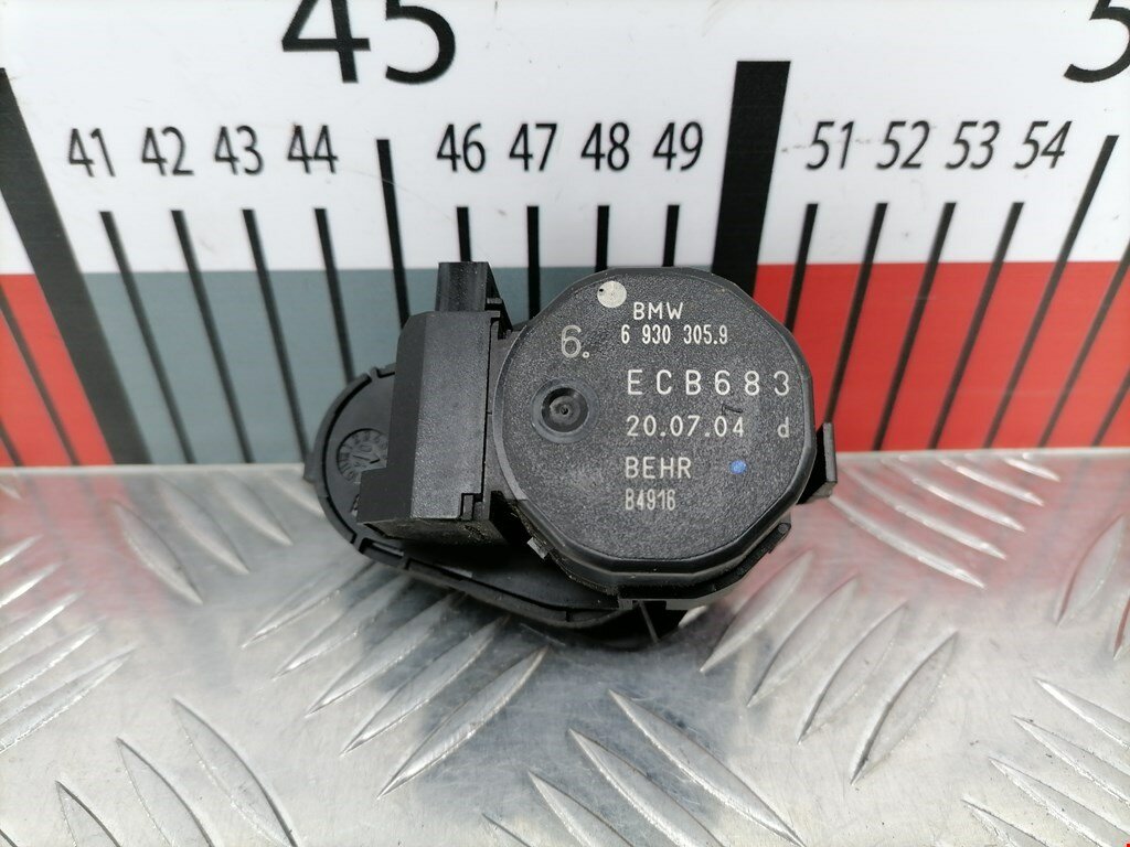 Сервопривод (электропривод моторчик привода) заслонки печки BMW 5-Series (E60/E61) 64116930305 арт. 2026241