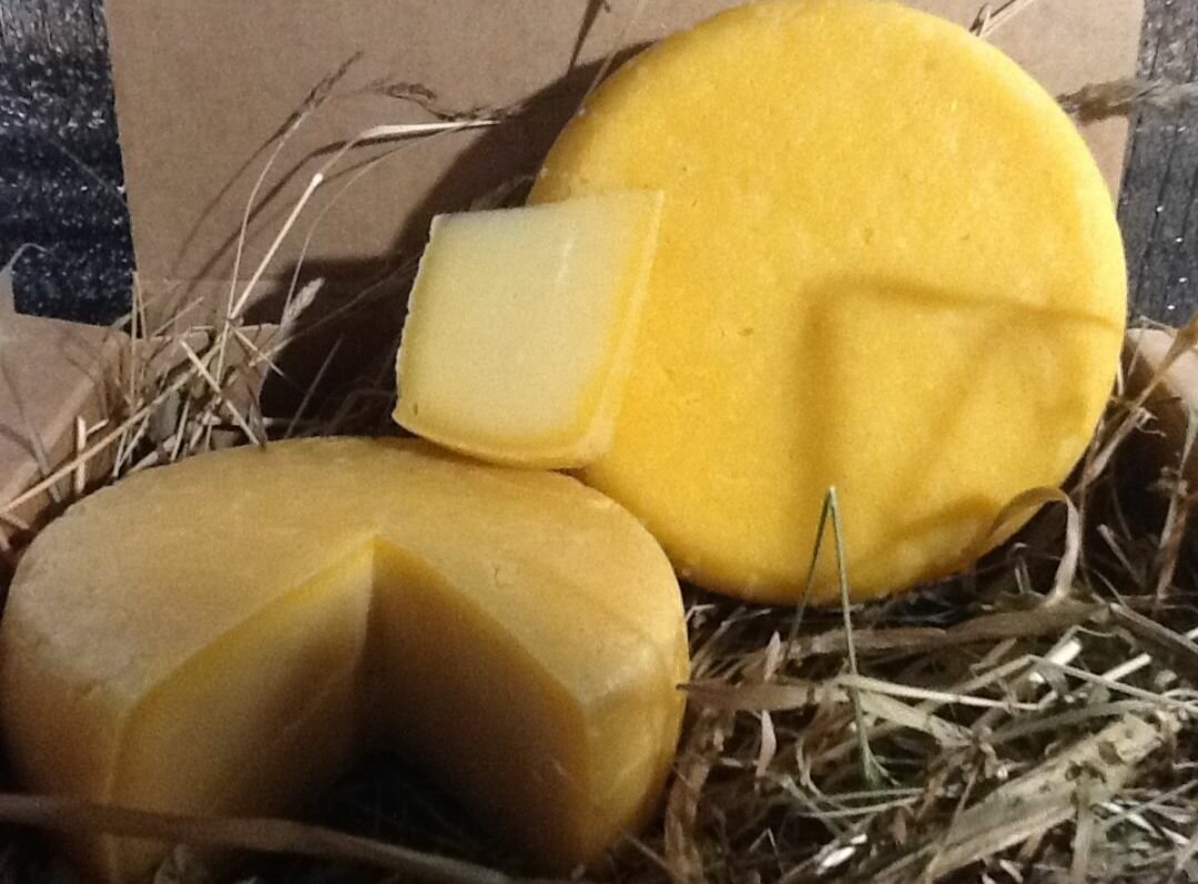 Сыр *Твердый* в вакуумной упаковке 1кг.