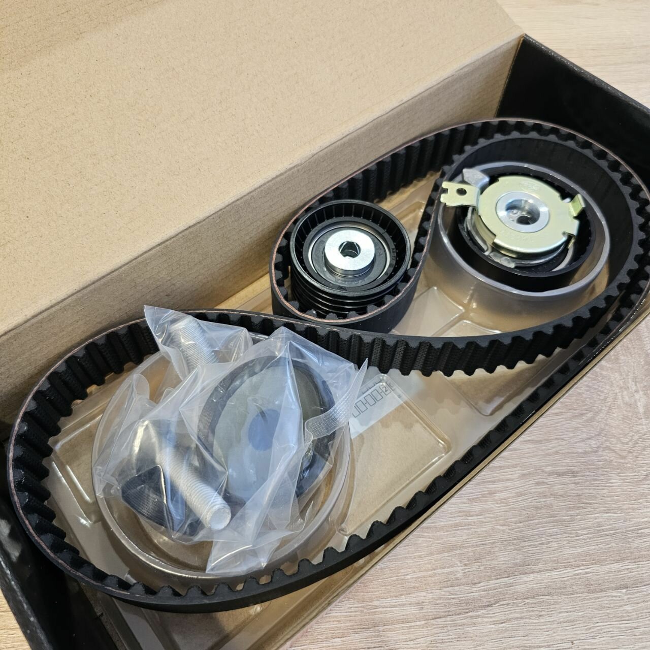 Комплект ГРМ K025671XS LOGAN 1.6-16 кл. MEGANE FLUENCE 1.6. 16V SANDERO двиг. K4M