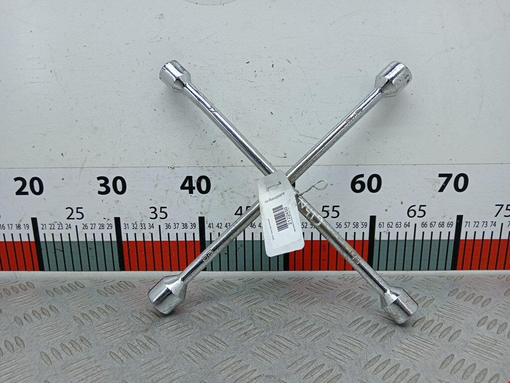 Ключ баллонный Mercedes A-Class (W168) A2215810001 арт. 2122450