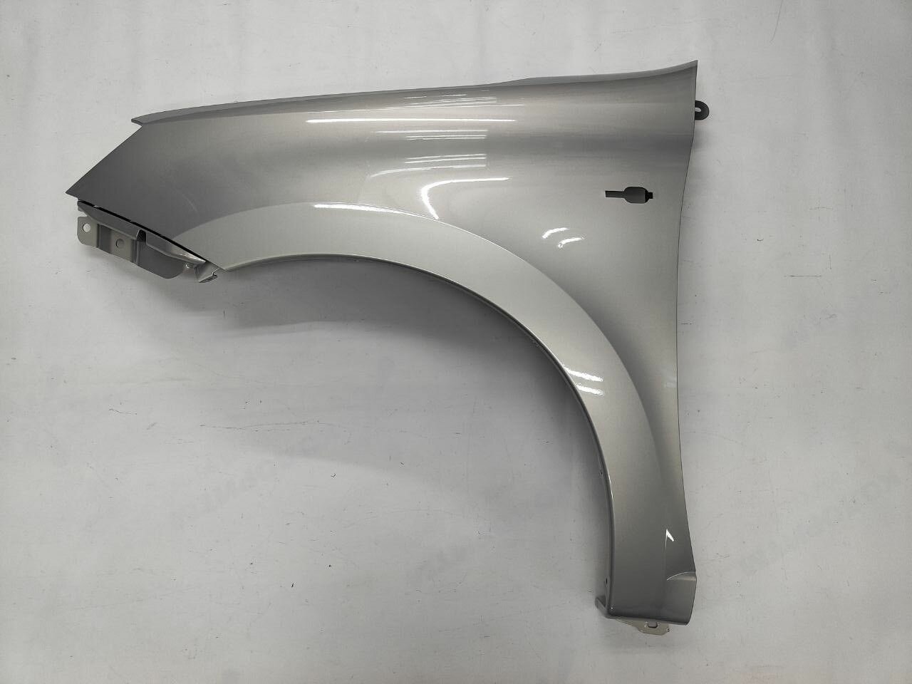 Крыло левое пластиковое , Лада Гранта 2 ФЛ с поворотником*, Рислинг 610"серебристо бледно серый"
