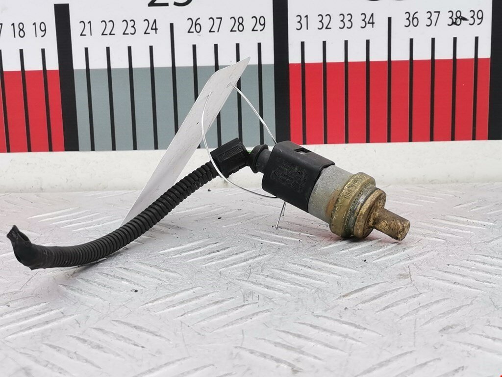 Датчик температуры охлаждающей жидкости Volkswagen Touran 1 06A919501A арт. 1927827