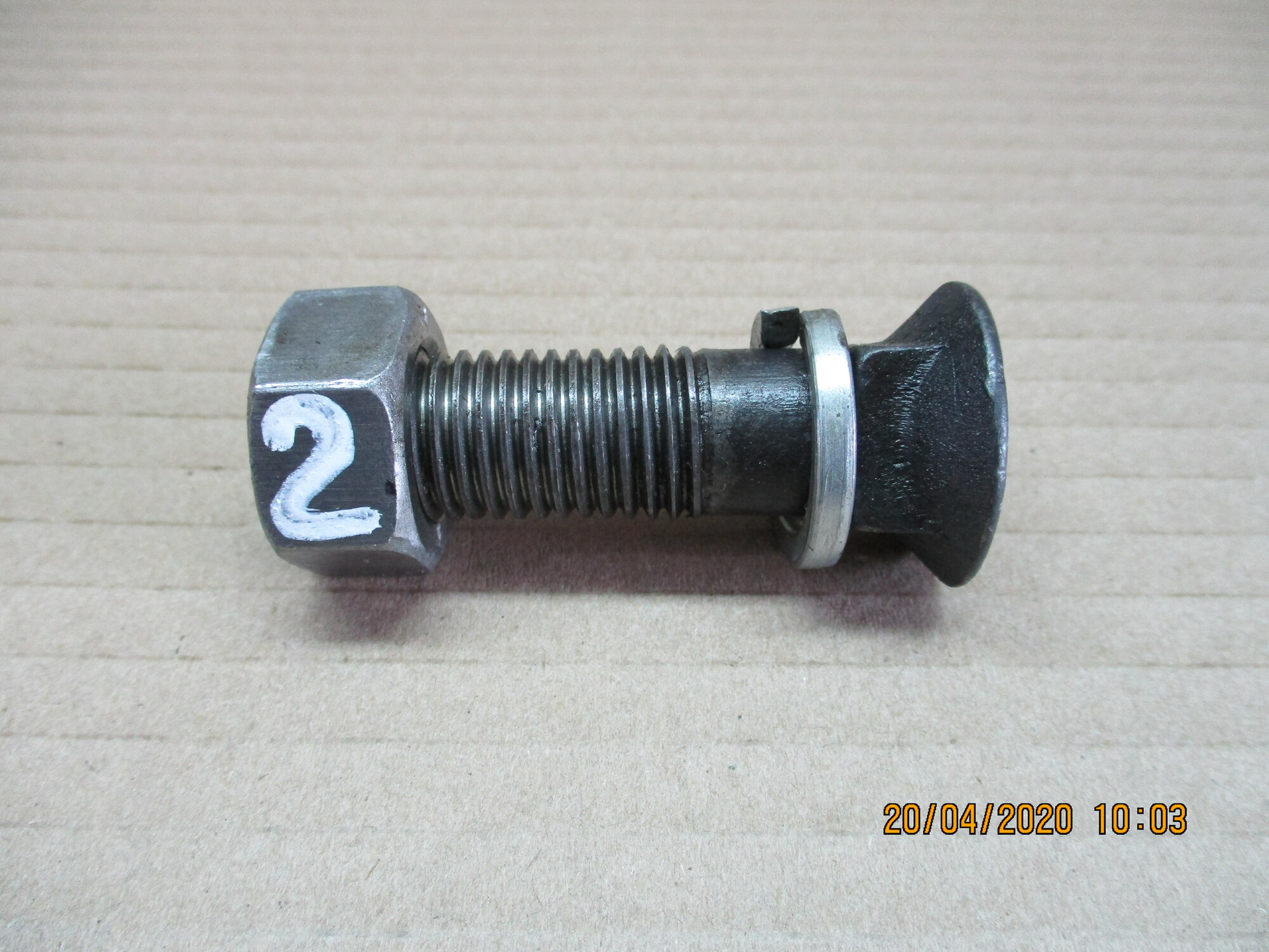 Болт крепления ножа Т-130, ДЗ-98 с гайкой (М16х2х5)