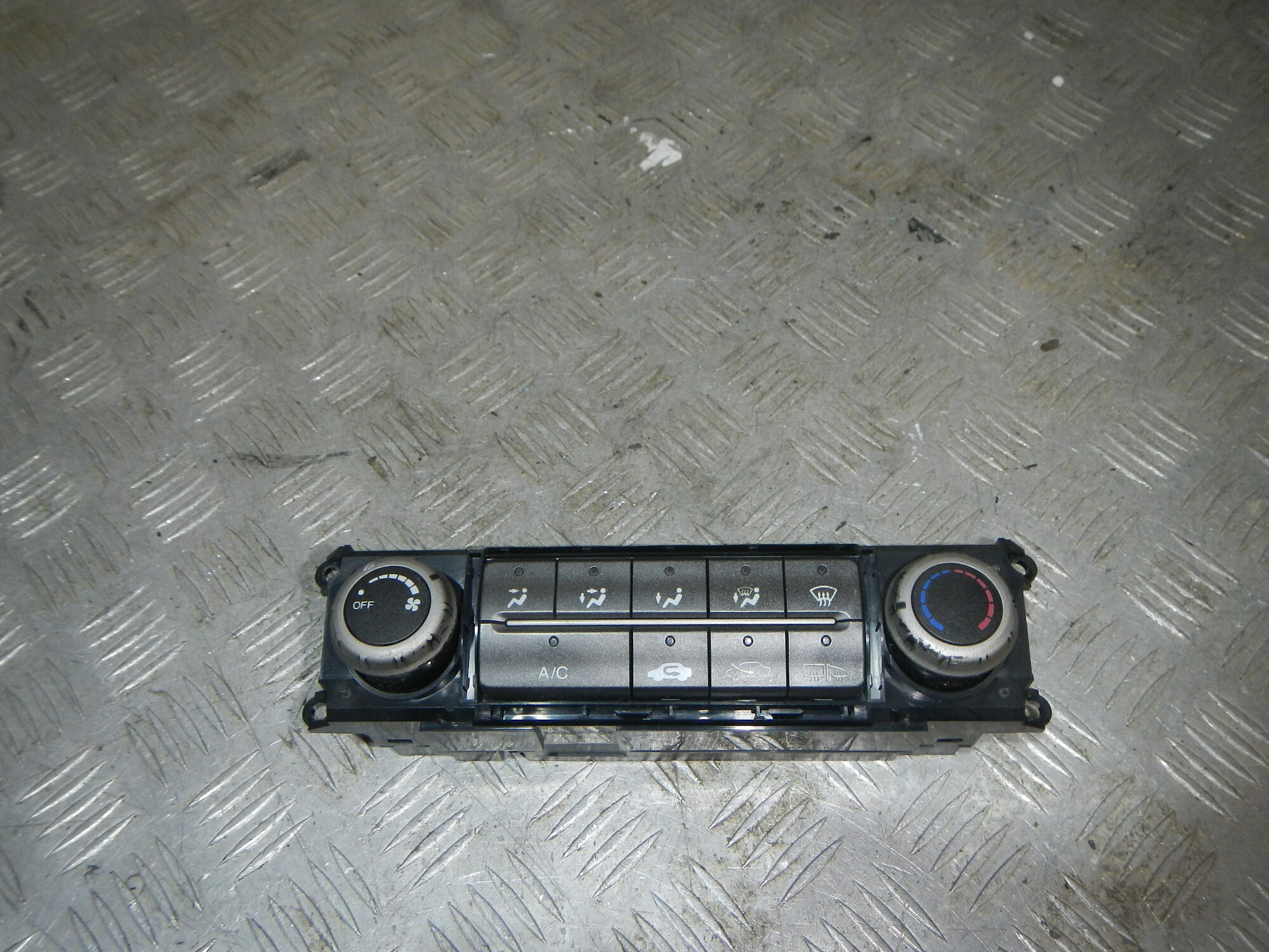 Б/У Блок управления климатической установкой, Honda (Хонда)-CIVIC 4D (06-12) HONDA CIVIC 4D (06-12) Потертости. 548681 H...