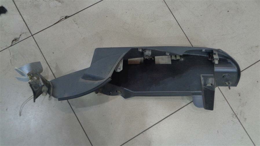 Кронштейн полки багажника левый от Ford Focus 2 2004-2008