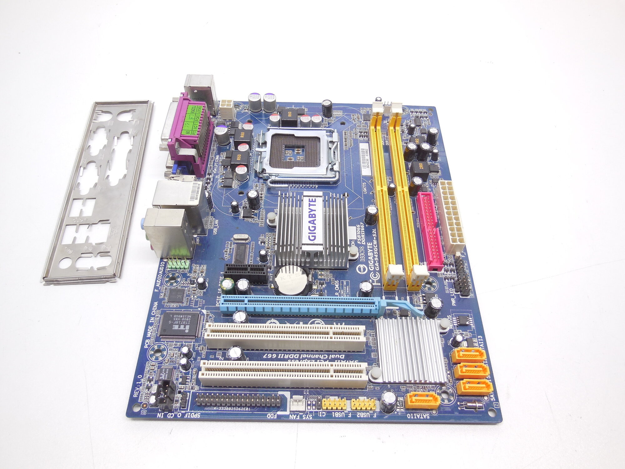 Материнская плата Socket 775 GIGABYTE GA-945GCM-S2L LGA775, Intel 945GC, 2xDDR2, PCI-E x16, 4xSATA, IDE, 24+4pin, VGA, COM, LPT, mATX