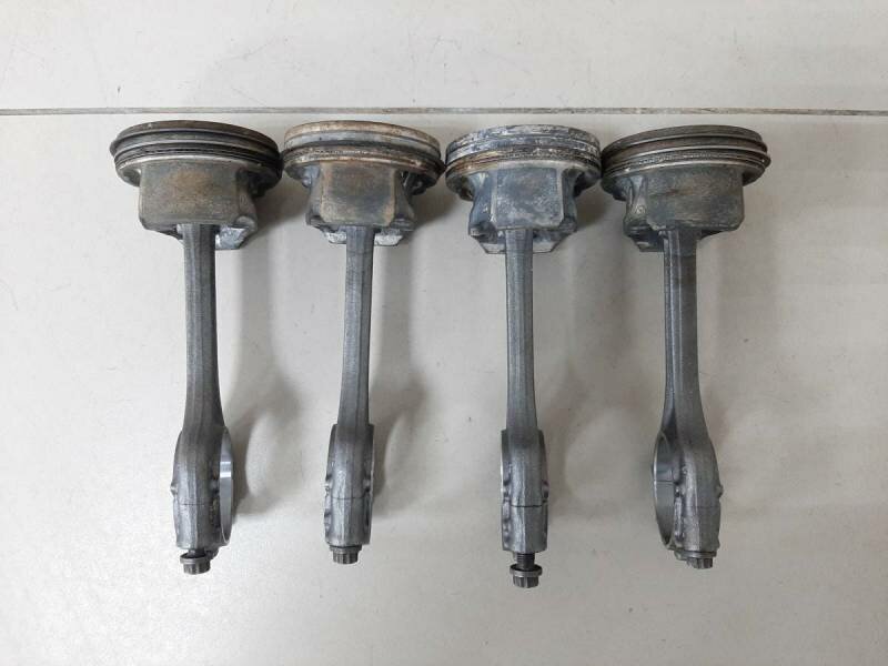 Поршень с шатуном Skoda Rapid 2012-2020 кат.номер: 04E107065FD 04E198401D