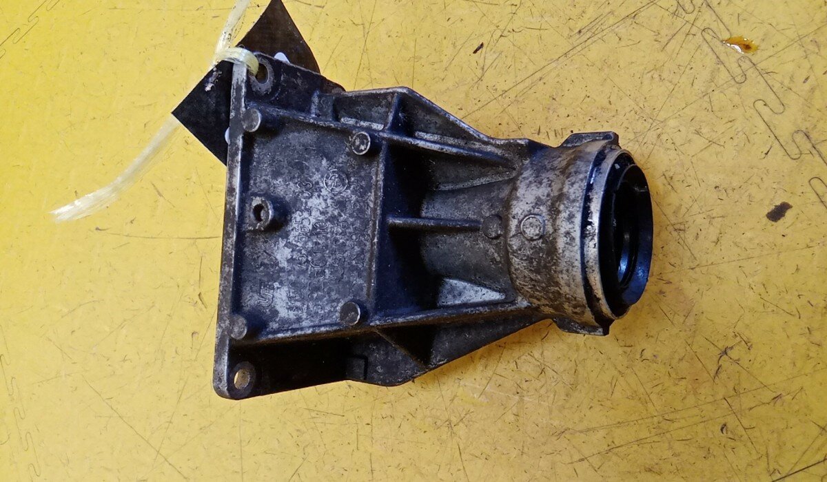 Кронштейн промежуточного вала 6-серия F12/F13 BMW 31507578652