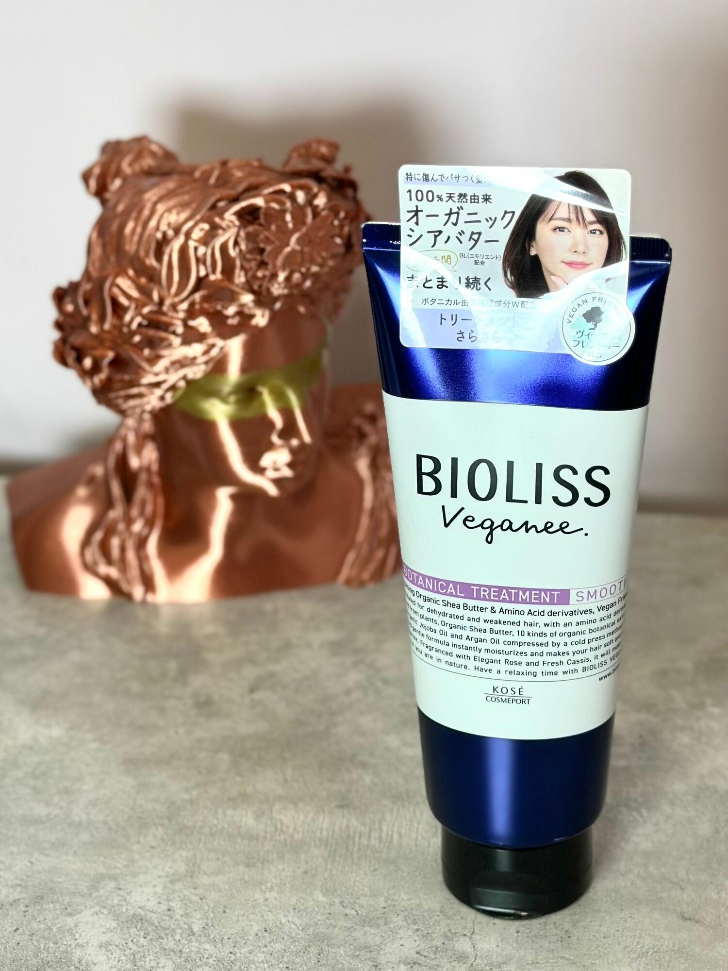 Маска для волос органическая разглаживающая KOSE Bioliss Veganee Botanical Moist с натуральными маслами, аминокислотами и растительными экстрактами, с ароматом розы и черной смородины, туба 200 мл.