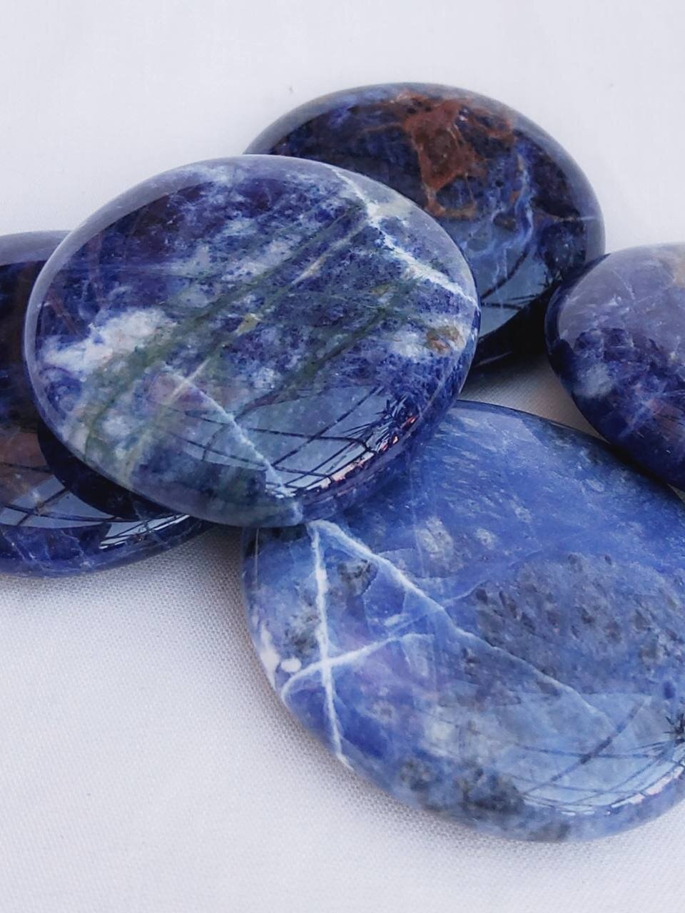 Содалит натуральный камень талисман без выемки S