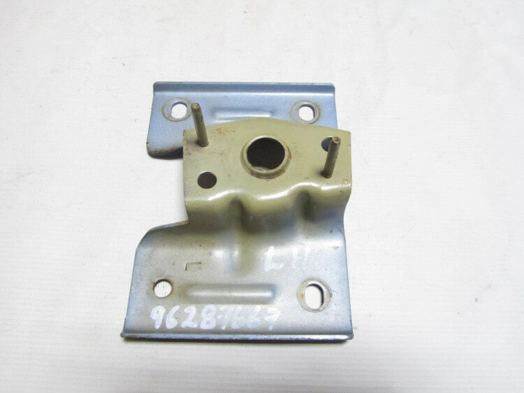 Кронштейн усилителя переднего бампера правый 96287668 Шевроле Реззо