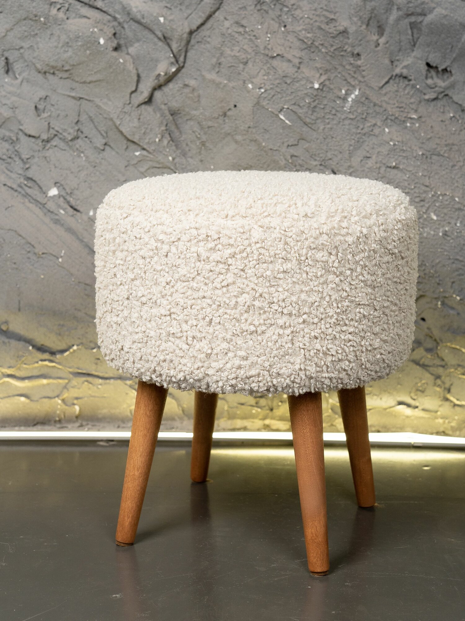 Пуфик для прихожей и спальни, туалетного столика - Букле Молочный Барашек