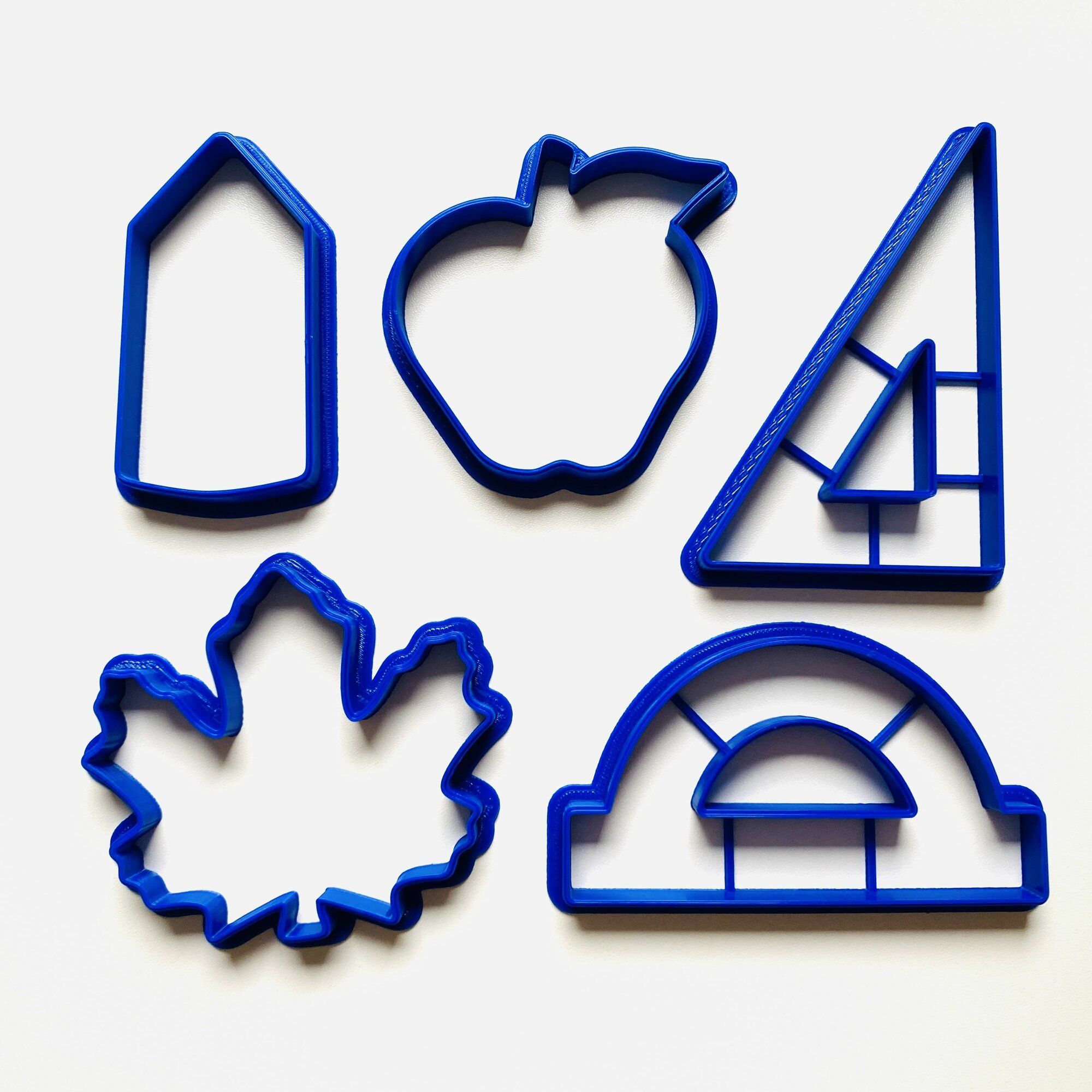 Вырубки для пряников "лист клёна, яблоко, треугольник, транспортир, карандаш", 5 шт