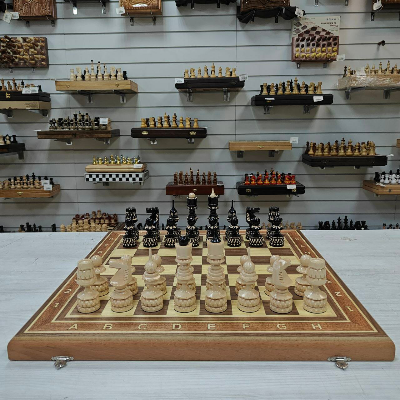 Шахматы ручной работы из ореха резные Точенка большие