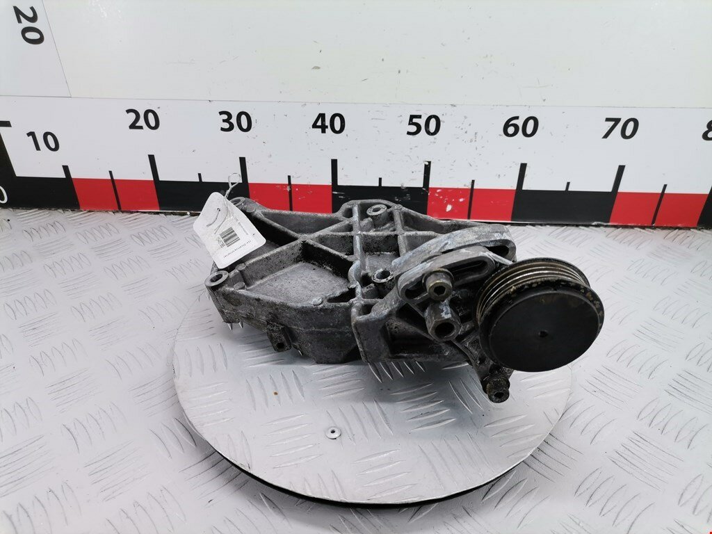 Кронштейн кондиционера Audi A4 B5 058260885C арт. 1548785