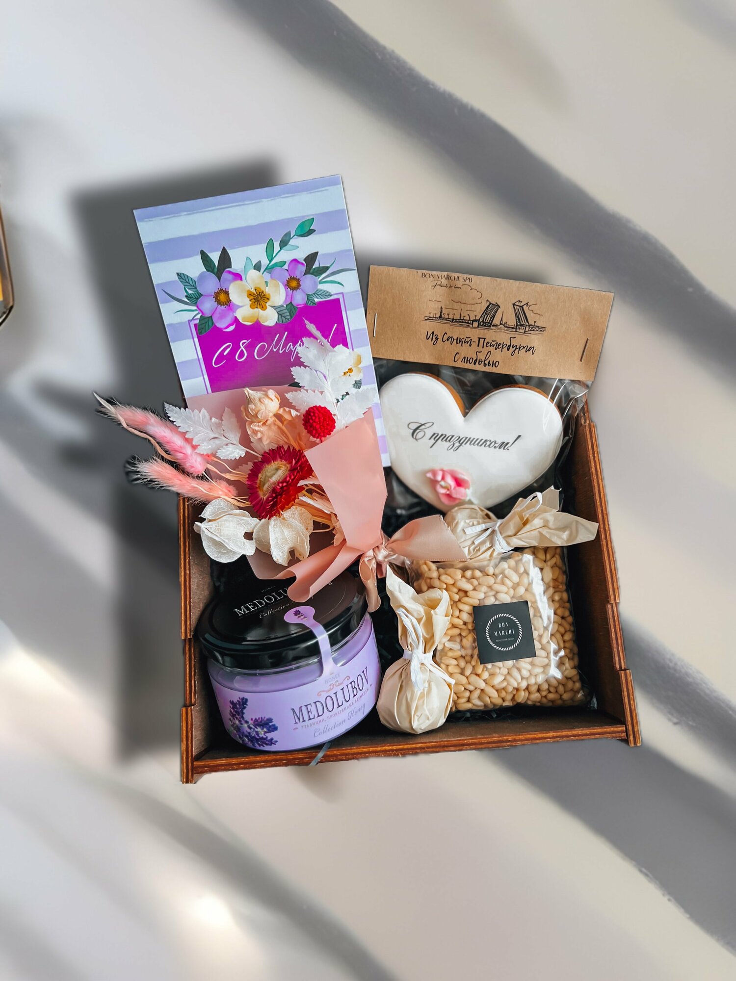 Женский подарок на 8 марта / Подарочный набор bon marche spb подарочная корзина / подарочный бокс девушке / коллеге