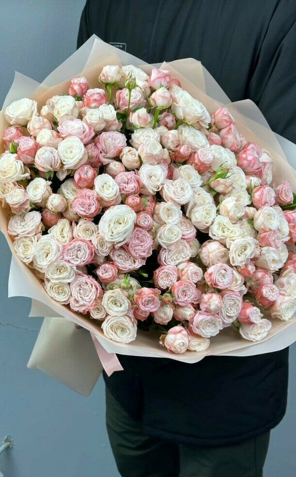 Букет Well Flowers "Розовая сказка" 101 Роза, круглый, XXL, 50 см, в пленке, букет свежих цветов