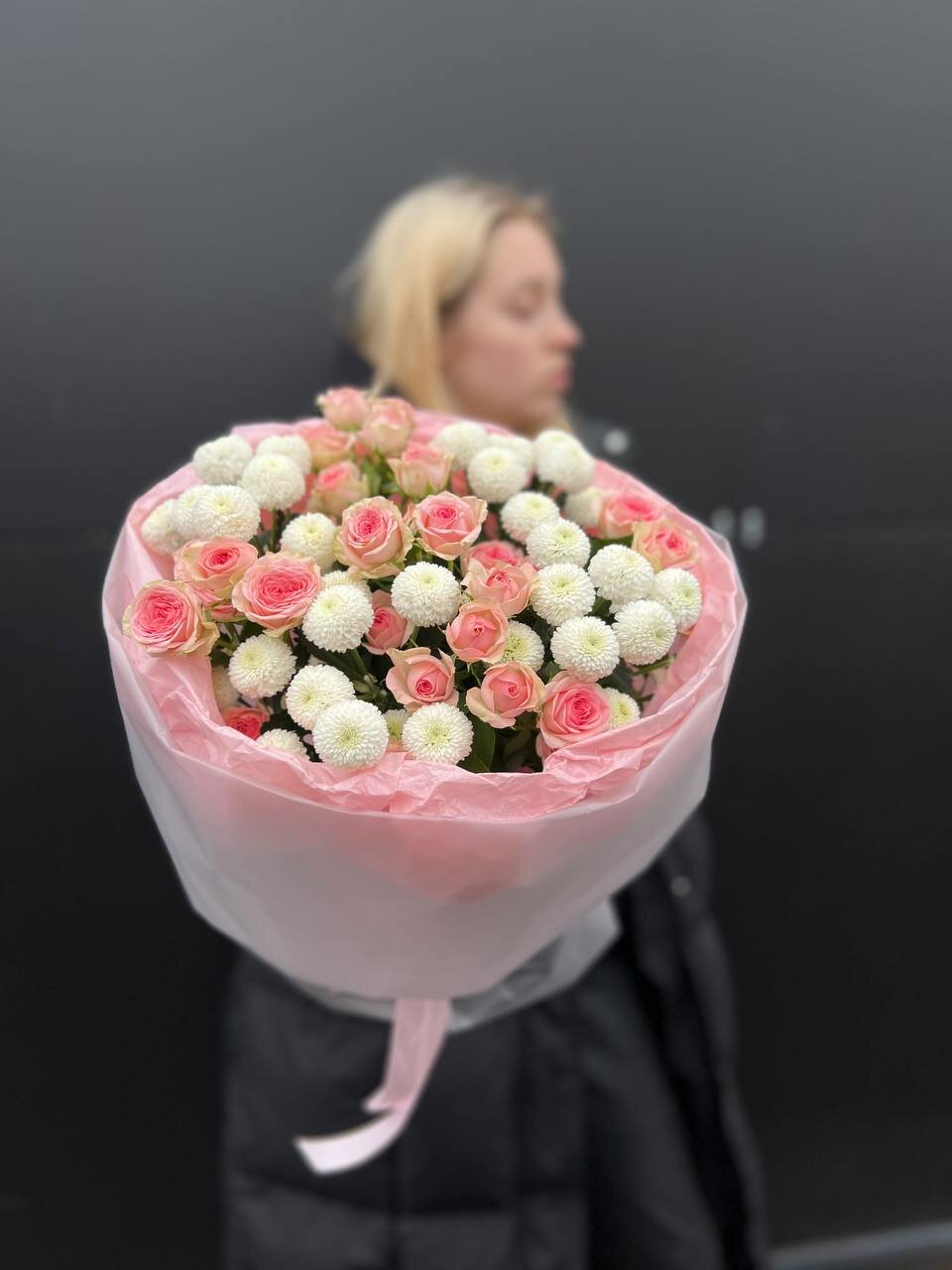 Букет "Нежный букет" - авторский букет с кустовой розой и хризантемами