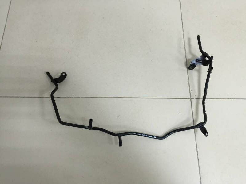 Трубка охлажд. жидкости металлическая Skoda Octavia A7 2013 кат.номер: 06K121075Q