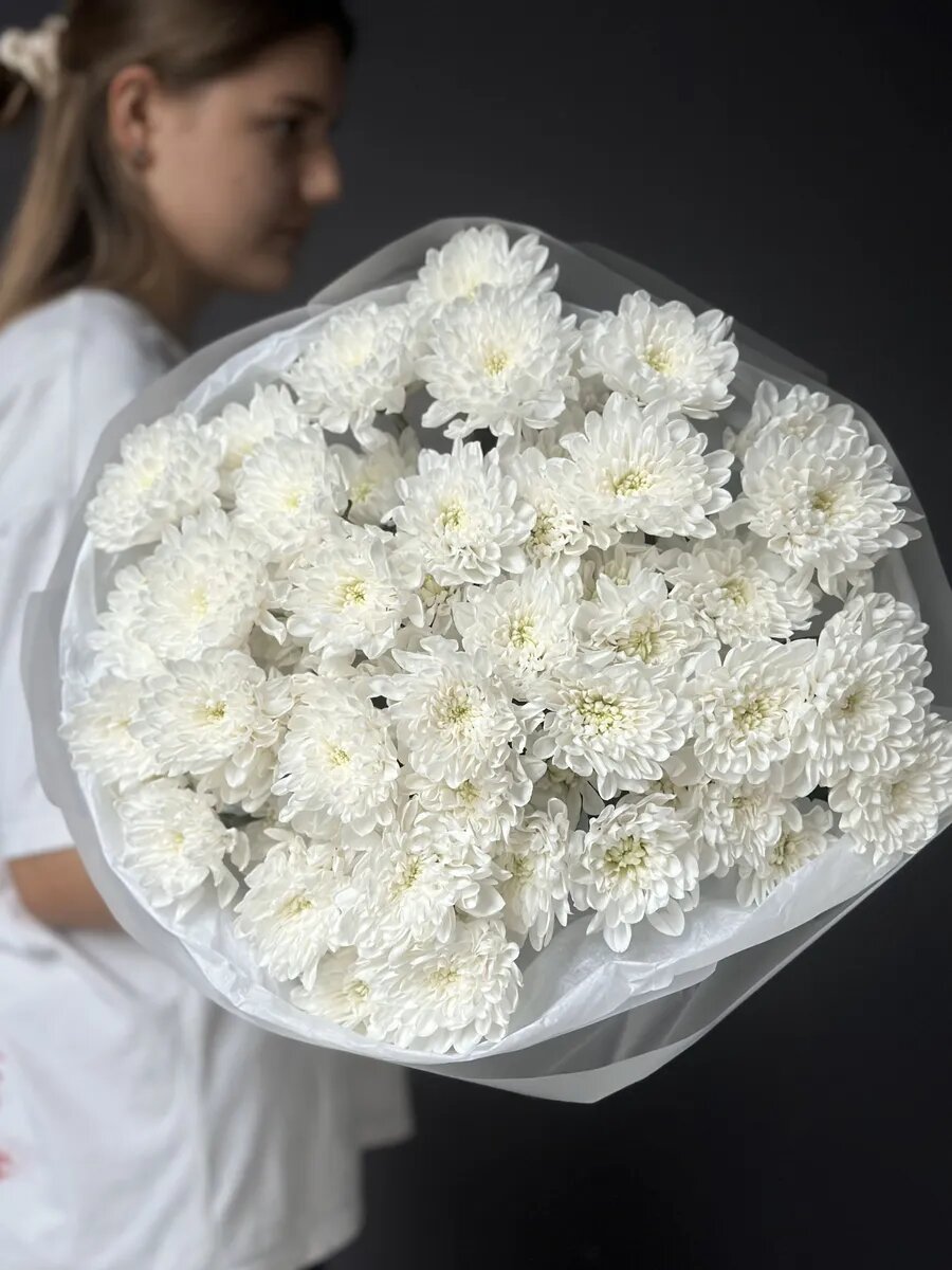 Монобукет Бутон, хризантемы, 9 веток, упаковка, диаметр 30 см