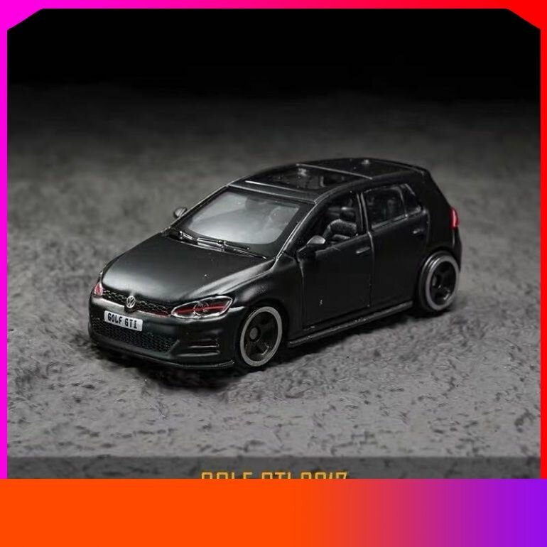 Эксклюзивная модель Volkswagen Golf GTI 2017 в масштабе 1:64 от Burago черного цвета