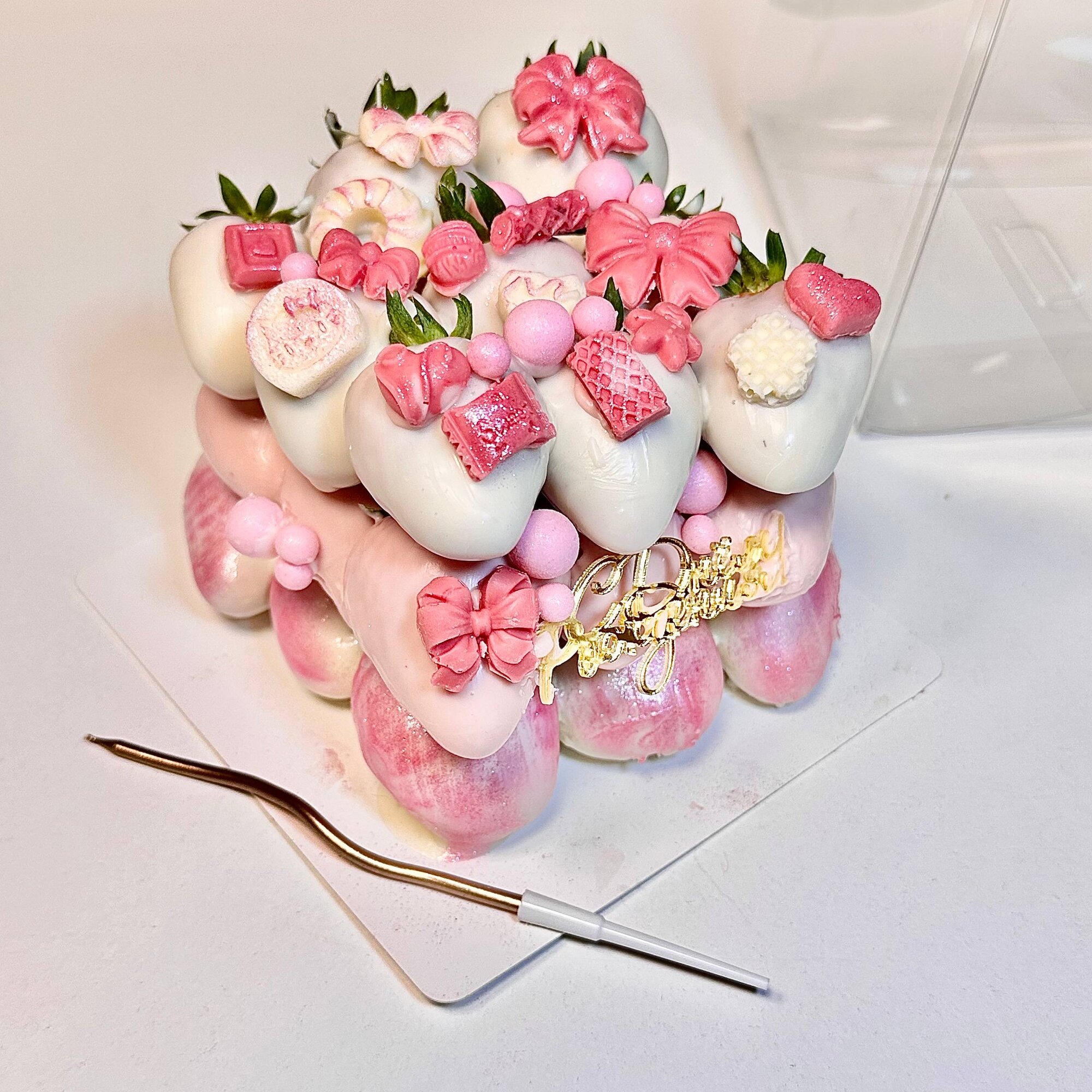 Торт из клубники в шоколаде на день рождения