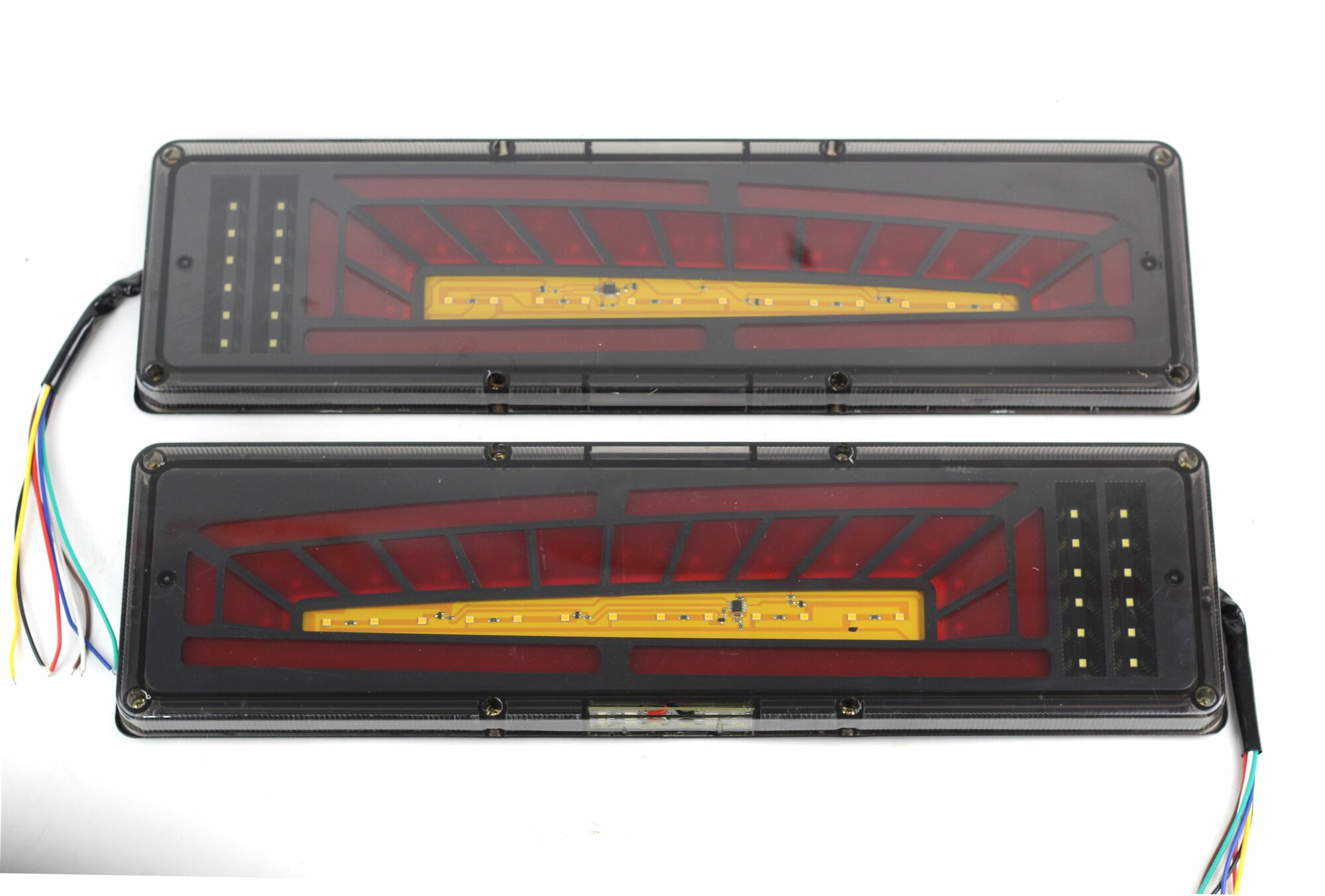 Фонарь задний универсальный для а/м ГАЗ, Камаз (комплект 2 шт) W0057